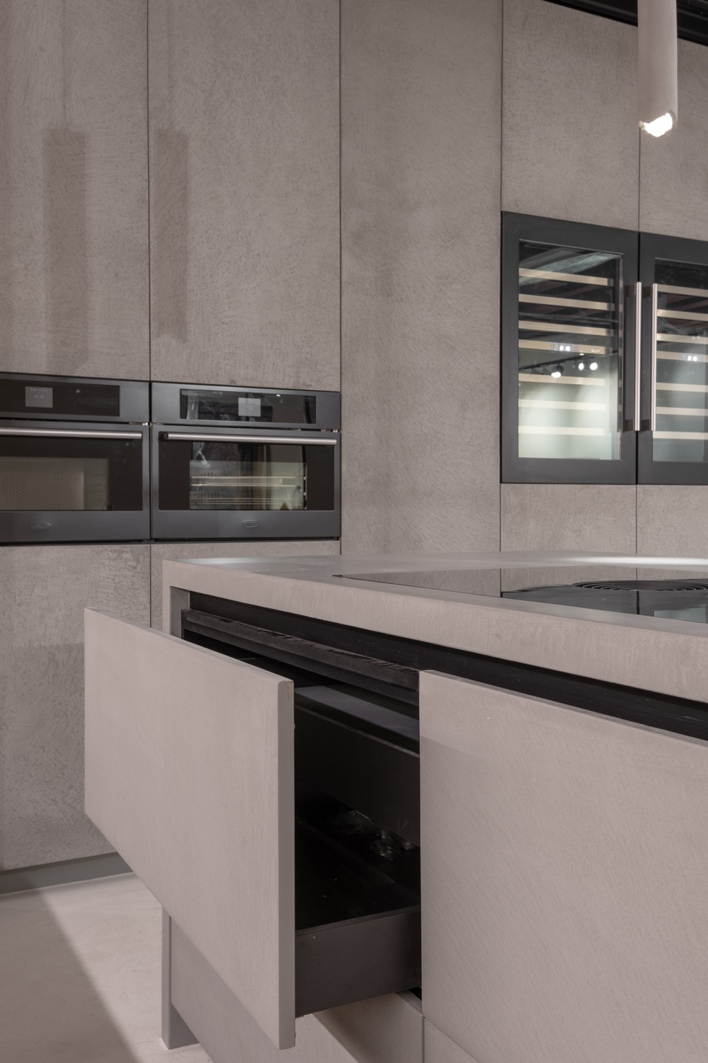 Texture Painting Showroom - Idealwork - Pavimenti e rivestimenti in cemento